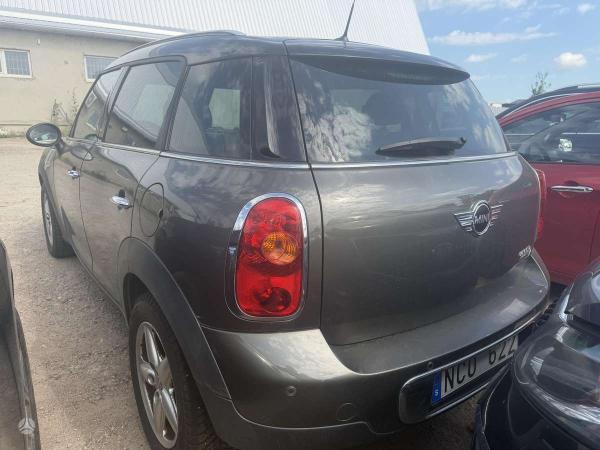 Brown MINI Countryman 2011 in Kaunas, with an engine capacity of 1.60 L and mileage of 181 thousand km for 2900 €, photo 5 on AUTOMOTO.COM.LV
