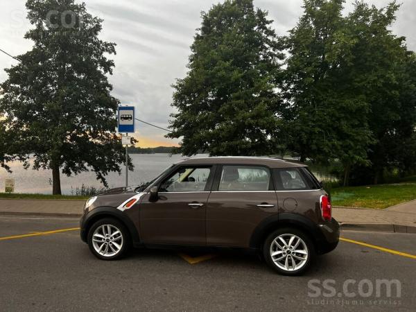 Brown MINI Countryman 2011 in Jelgava, with an engine capacity of 2.00 L and mileage of 227 thousand km for 4850 €, photo 3 on AUTOMOTO.COM.LV