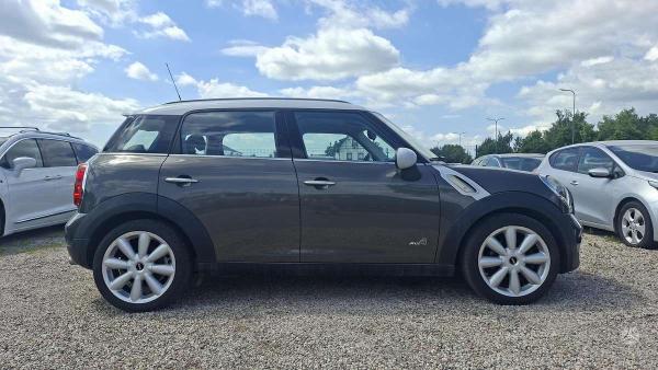 Brown MINI Countryman 2012 in Kaunas, with an engine capacity of 2.00 L and mileage of 183 thousand km for 5700 €, photo 8 on AUTOMOTO.COM.LV