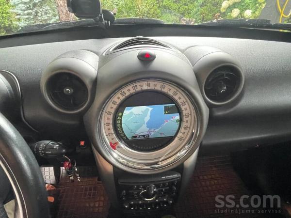 Brown MINI Countryman 2012 in Riga, with an engine capacity of 2.00 L and mileage of 199 thousand km for 7500 €, photo 9 on AUTOMOTO.COM.LV