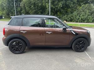 Brown MINI Countryman 2015 in Riga, with an engine capacity of 2.00 L and mileage of 93 thousand km for 9000 €, photo 3 on AUTOMOTO.COM.LV