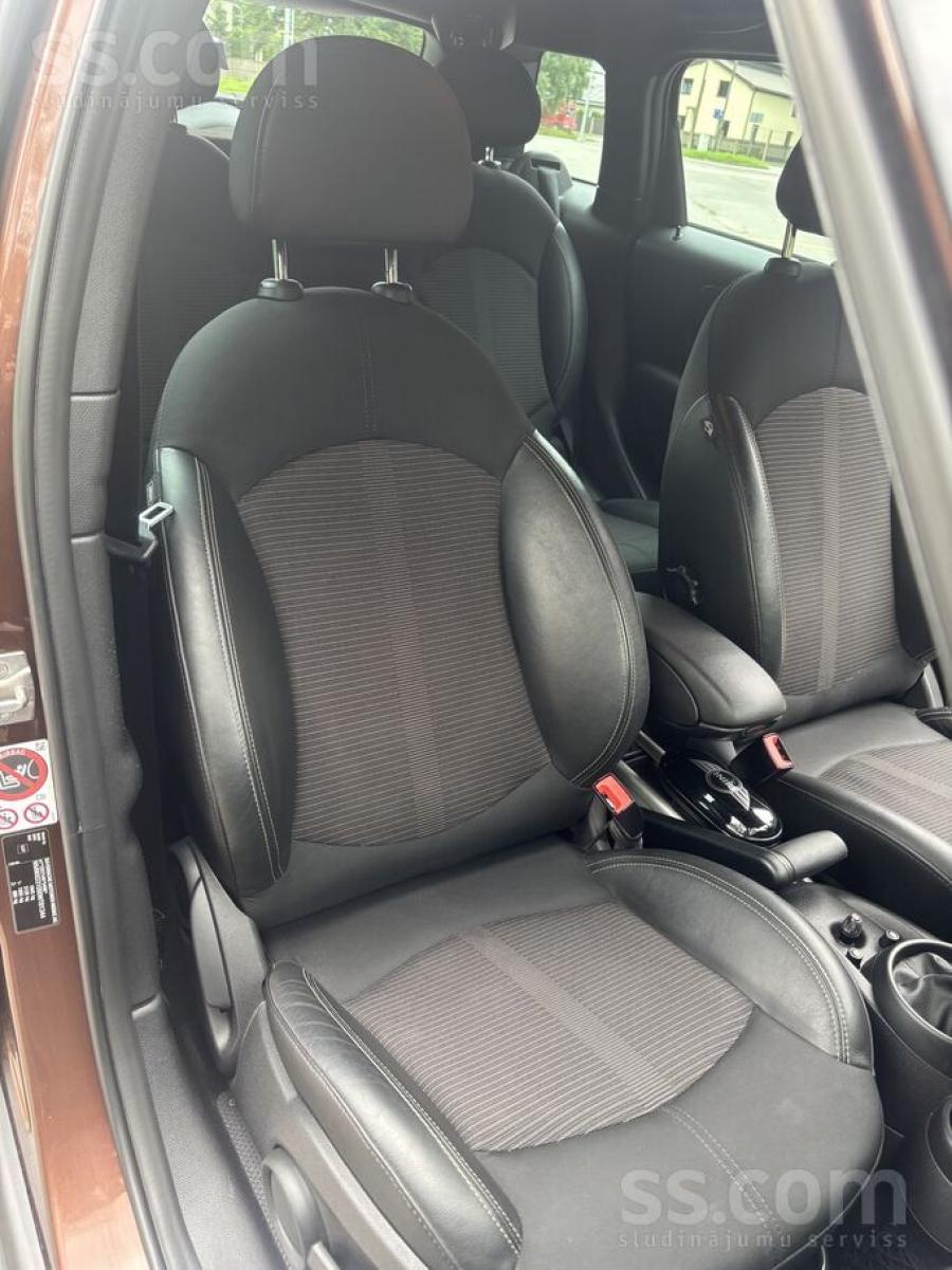 Brown MINI Countryman 2015 in Riga, with an engine capacity of 2.00 L and mileage of 93 thousand km for 9000 €, photo 8 on AUTOMOTO.COM.LV