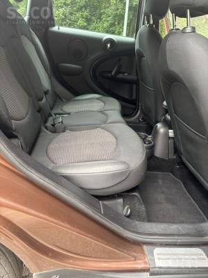 Brown MINI Countryman 2015 in Riga, with an engine capacity of 2.00 L and mileage of 93 thousand km for 9000 €, photo 9 on AUTOMOTO.COM.LV