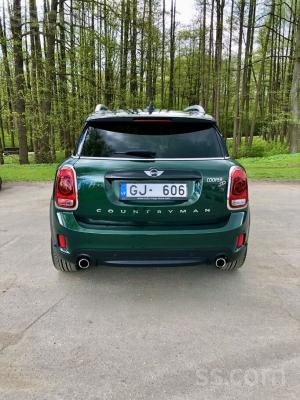 Green MINI Countryman 2018 in Riga, with an engine capacity of 2.00 L and mileage of 160 thousand km for 15800 €, photo 4 on AUTOMOTO.COM.LV