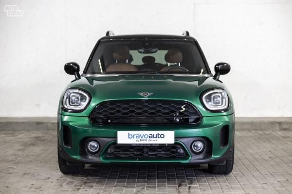 MINI Countryman 2021 in Vilnius on AUTOMOTO.COM.LV Green MINI Countryman 2021 in Vilnius, with an engine capacity of 1.50 L and mileage of 108 thousand km for 24991 €, photo 4 on AUTOMOTO.COM.LV
