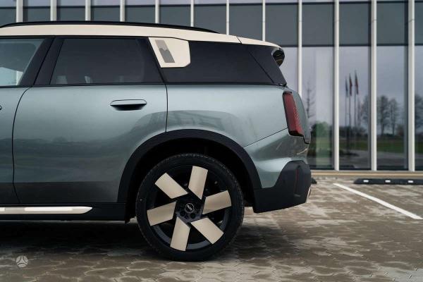 Zaļš MINI Countryman 2023 Viļņa, ar dzinēja tilpumu 1.50 L un nobraukumu 32 tūkst. km par 33000 €, foto 8 vietnē AUTOMOTO.COM.LV