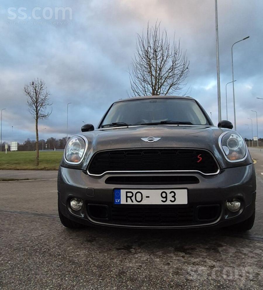 Green MINI Countryman 2012 in Tukums, with an engine capacity of 2.00 L and mileage of 242 thousand km for 7800 €, photo 4 on AUTOMOTO.COM.LV