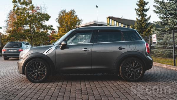 Green MINI Countryman 2013 in Jelgava, with an engine capacity of 2.00 L and mileage of 310 thousand km for 7900 €, photo 1 on AUTOMOTO.COM.LV