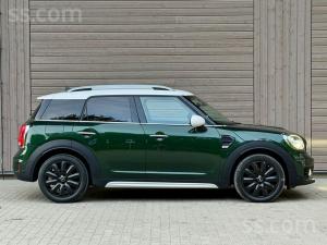 Green MINI Countryman 2018 in Jelgava, with an engine capacity of 1.50 L and mileage of 175 thousand km for 15500 €, photo 3 on AUTOMOTO.COM.LV