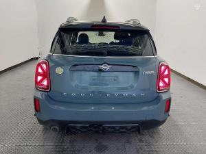 Green MINI Countryman 2020 in Riga, with an engine capacity of 1.49 L and mileage of 210 thousand km for 17700 €, photo 3 on AUTOMOTO.COM.LV