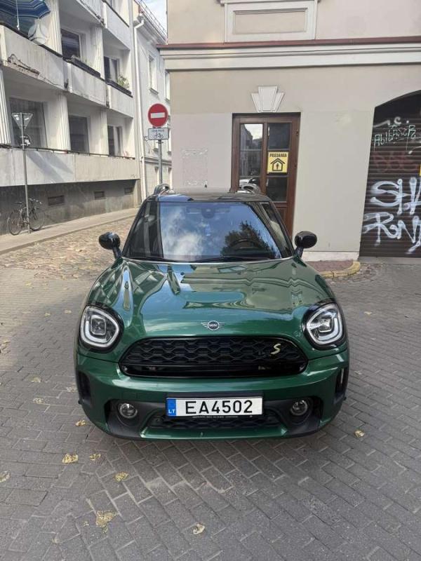 Green MINI Countryman 2021 in Vilnius, with an engine capacity of 1.50 L and mileage of 108 thousand km for 24500 €, photo 2 on AUTOMOTO.COM.LV