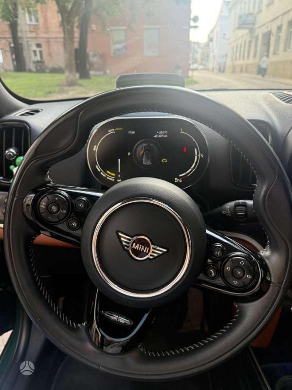 Green MINI Countryman 2021 in Vilnius, with an engine capacity of 1.50 L and mileage of 108 thousand km for 24500 €, photo 4 on AUTOMOTO.COM.LV
