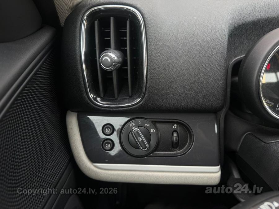 Green MINI Countryman 2018 in Tallinn, with an engine capacity of 1.50 L and mileage of 122 thousand km for 12990 €, photo 16 on AUTOMOTO.COM.LV