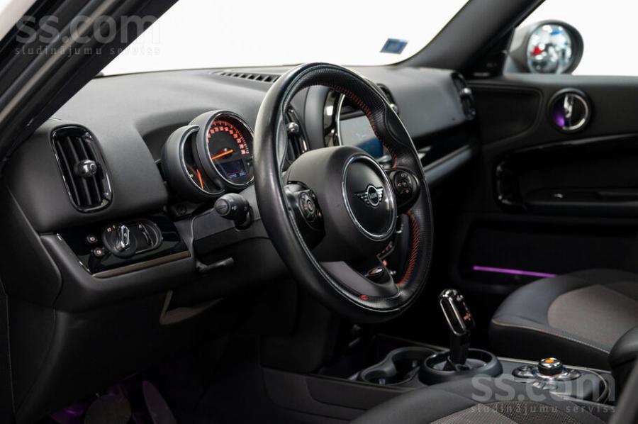 Pelēks MINI Countryman 2018 Rīga, ar dzinēja tilpumu 2.00 L un nobraukumu 122 tūkst. km par 8950 €, foto 9 vietnē AUTOMOTO.COM.LV