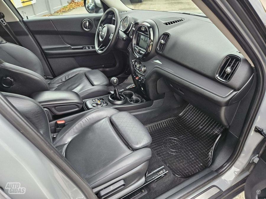 Grey MINI Countryman 2018 in Siauliai, with an engine capacity of 1.50 L and mileage of 164 thousand km for 8950 €, photo 13 on AUTOMOTO.COM.LV