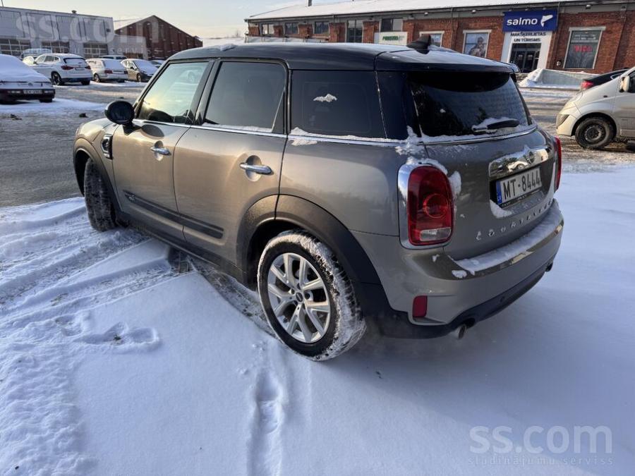 Grey MINI Countryman 2019 in Riga, with an engine capacity of 2.00 L and mileage of 40 thousand km for 23500 €, photo 4 on AUTOMOTO.COM.LV