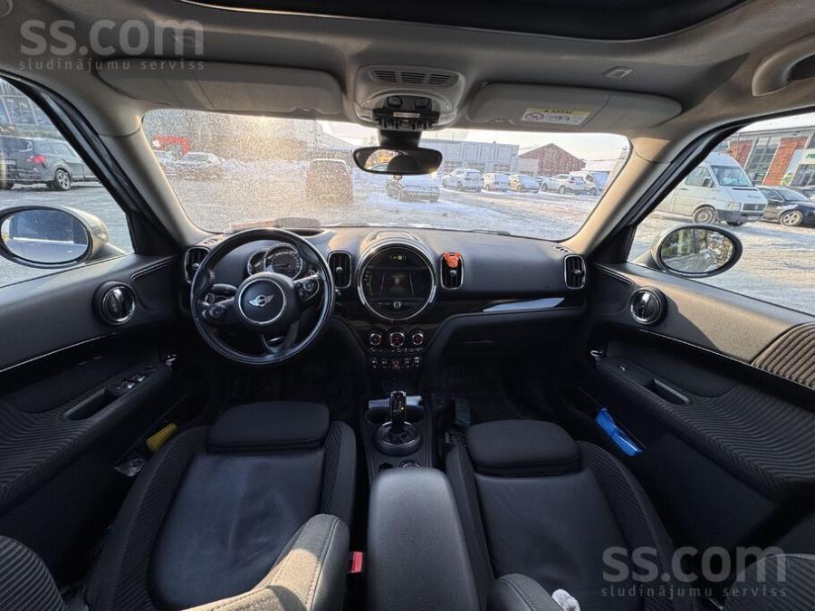 Grey MINI Countryman 2019 in Riga, with an engine capacity of 2.00 L and mileage of 40 thousand km for 23500 €, photo 7 on AUTOMOTO.COM.LV
