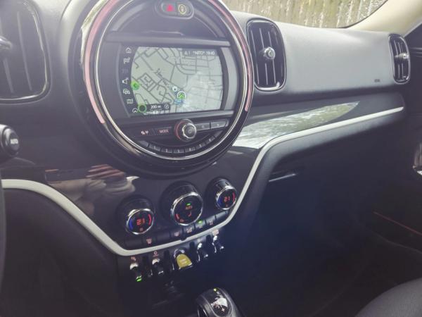Grey MINI Countryman 2020 in Riga, with an engine capacity of 1.50 L and mileage of 177 thousand km for 15400 €, photo 4 on AUTOMOTO.COM.LV