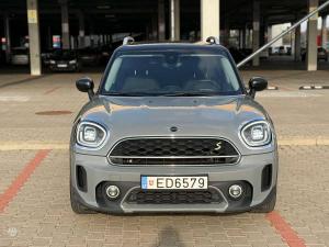 Grey MINI Countryman 2020 in Vilnius, with an engine capacity of 1.50 L and mileage of 189 thousand km for 16700 €, photo  on AUTOMOTO.COM.LV