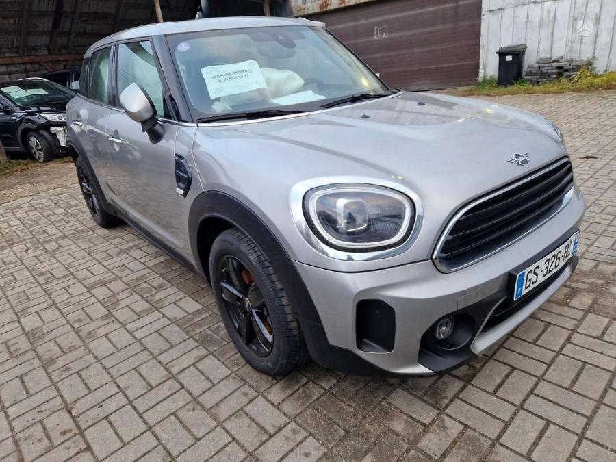 Grey MINI Countryman 2023 in Kaunas, with an engine capacity of 1.50 L and mileage of 10 thousand km for 15488 €, photo 1 on AUTOMOTO.COM.LV