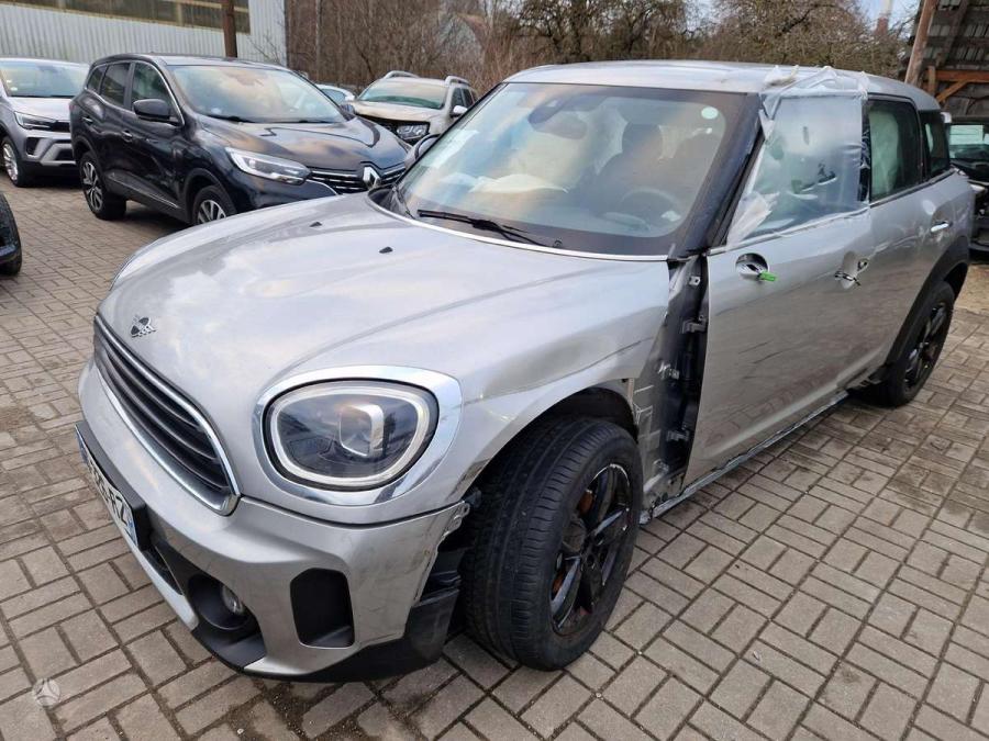 Grey MINI Countryman 2023 in Kaunas, with an engine capacity of 1.50 L and mileage of 10 thousand km for 15488 €, photo 2 on AUTOMOTO.COM.LV