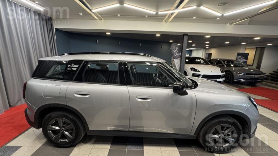 Pelēks MINI Countryman 2024 Rīga, ar dzinēja tilpumu 1.50 L un nobraukumu 9 tūkst. km par 29990 €, foto 5 vietnē AUTOMOTO.COM.LV