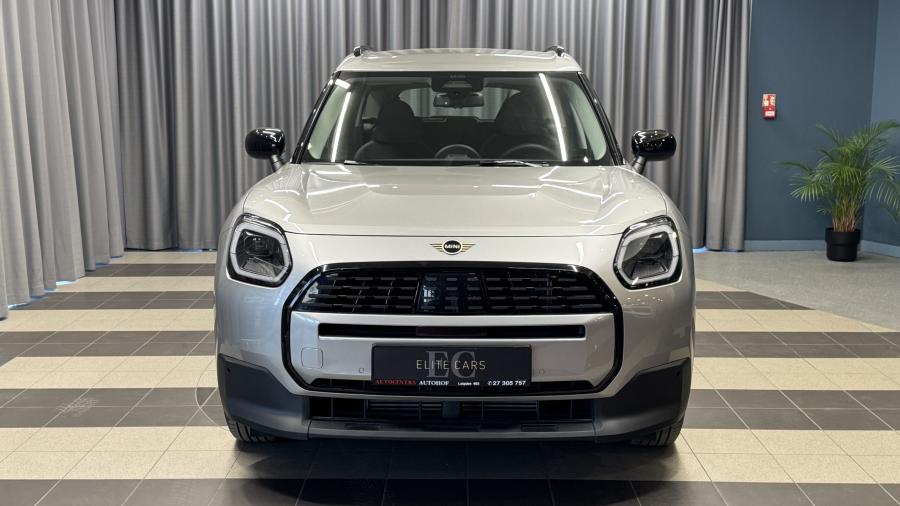 Grey MINI Countryman 2024 in Riga, with an engine capacity of 1.50 L and mileage of 9 thousand km for 29990 €, photo 1 on AUTOMOTO.COM.LV
