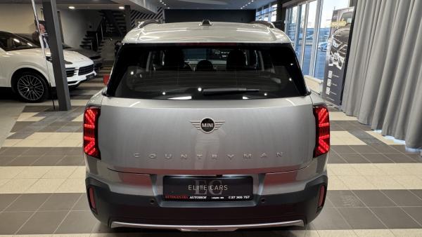Grey MINI Countryman 2024 in Riga, with an engine capacity of 1.50 L and mileage of 9 thousand km for 29990 €, photo 5 on AUTOMOTO.COM.LV