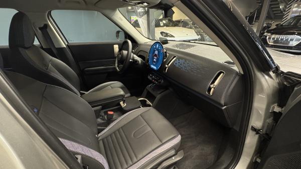 Grey MINI Countryman 2024 in Riga, with an engine capacity of 1.50 L and mileage of 9 thousand km for 29990 €, photo 10 on AUTOMOTO.COM.LV