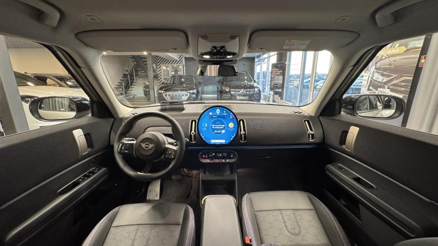 Grey MINI Countryman 2024 in Riga, with an engine capacity of 1.50 L and mileage of 9 thousand km for 29990 €, photo 16 on AUTOMOTO.COM.LV