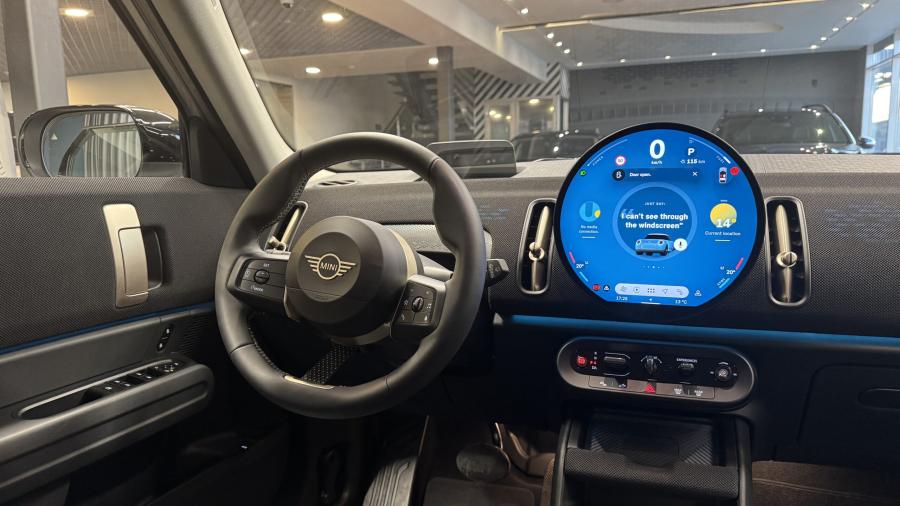 Grey MINI Countryman 2024 in Riga, with an engine capacity of 1.50 L and mileage of 9 thousand km for 29990 €, photo 17 on AUTOMOTO.COM.LV