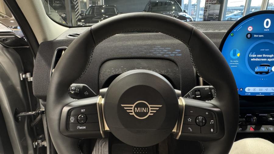 Grey MINI Countryman 2024 in Riga, with an engine capacity of 1.50 L and mileage of 9 thousand km for 29990 €, photo 21 on AUTOMOTO.COM.LV