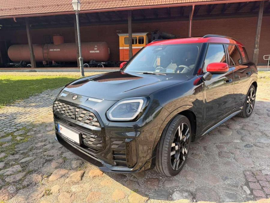 Pelēks MINI Countryman 2024 Panevēža, ar dzinēja tilpumu 0.00 L un nobraukumu 20 tūkst. km par 43560 €, foto 1 vietnē AUTOMOTO.COM.LV