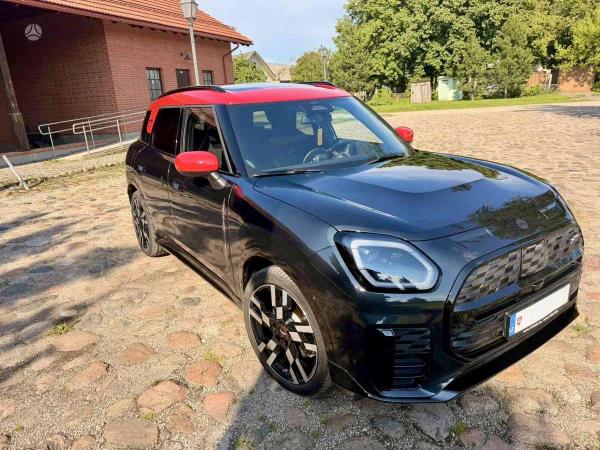 Grey MINI Countryman 2024 in Panevezys, with an engine capacity of 0.00 L and mileage of 20 thousand km for 43560 €, photo 3 on AUTOMOTO.COM.LV