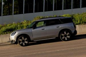 Pelēks MINI Countryman 2025 Viļņa, ar dzinēja tilpumu 0.00 L un nobraukumu 11 tūkst. km par 42350 €, foto  vietnē AUTOMOTO.COM.LV
