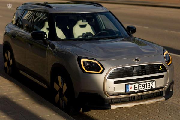 Pelēks MINI Countryman 2025 Viļņa, ar dzinēja tilpumu 0.00 L un nobraukumu 11 tūkst. km par 42350 €, foto 2 vietnē AUTOMOTO.COM.LV