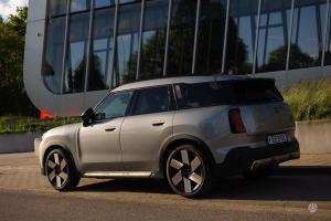 Pelēks MINI Countryman 2025 Viļņa, ar dzinēja tilpumu 0.00 L un nobraukumu 11 tūkst. km par 42350 €, foto 4 vietnē AUTOMOTO.COM.LV