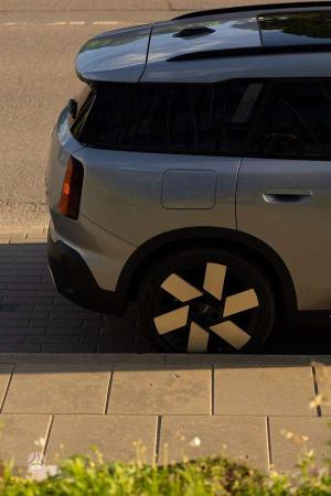 Pelēks MINI Countryman 2025 Viļņa, ar dzinēja tilpumu 0.00 L un nobraukumu 11 tūkst. km par 42350 €, foto 11 vietnē AUTOMOTO.COM.LV