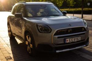 Pelēks MINI Countryman 2025 Viļņa, ar dzinēja tilpumu 0.00 L un nobraukumu 11 tūkst. km par 42350 €, foto 15 vietnē AUTOMOTO.COM.LV