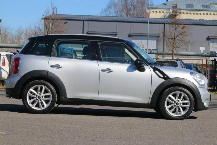 Grey MINI Countryman 2010 in Riga, with an engine capacity of 1.60 L and mileage of 239 thousand km for 4990 €, photo 7 on AUTOMOTO.COM.LV