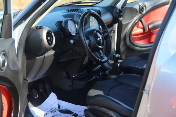 Grey MINI Countryman 2010 in Riga, with an engine capacity of 1.60 L and mileage of 239 thousand km for 4990 €, photo 7 on AUTOMOTO.COM.LV
