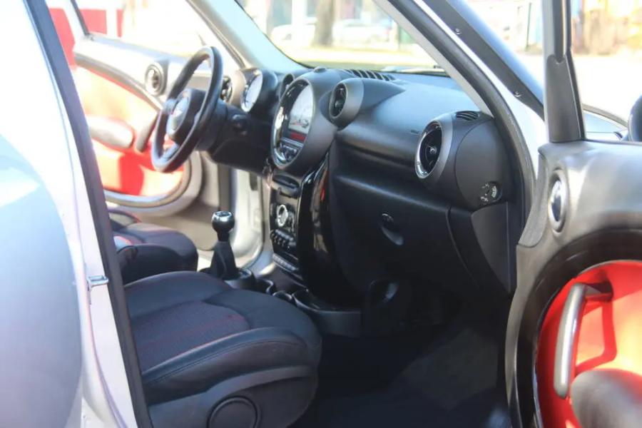 Grey MINI Countryman 2010 in Riga, with an engine capacity of 1.60 L and mileage of 239 thousand km for 4990 €, photo 14 on AUTOMOTO.COM.LV