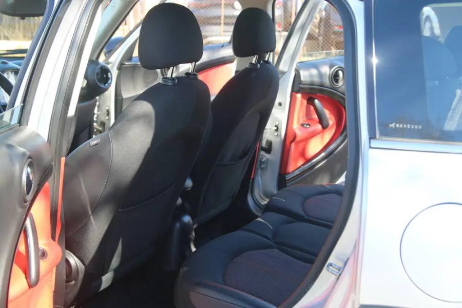 Grey MINI Countryman 2010 in Riga, with an engine capacity of 1.60 L and mileage of 239 thousand km for 4990 €, photo 15 on AUTOMOTO.COM.LV