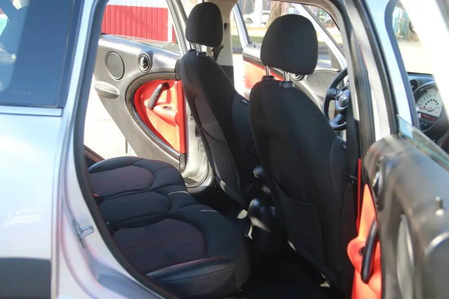Grey MINI Countryman 2010 in Riga, with an engine capacity of 1.60 L and mileage of 239 thousand km for 4990 €, photo 16 on AUTOMOTO.COM.LV