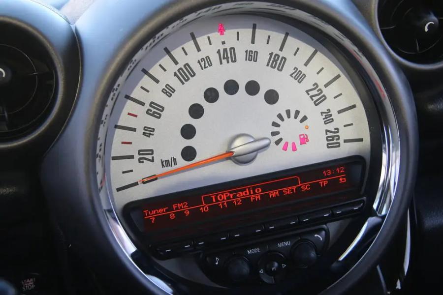 Grey MINI Countryman 2010 in Riga, with an engine capacity of 1.60 L and mileage of 239 thousand km for 4990 €, photo 19 on AUTOMOTO.COM.LV