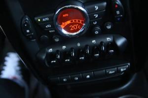 Grey MINI Countryman 2010 in Riga, with an engine capacity of 1.60 L and mileage of 239 thousand km for 4990 €, photo 20 on AUTOMOTO.COM.LV