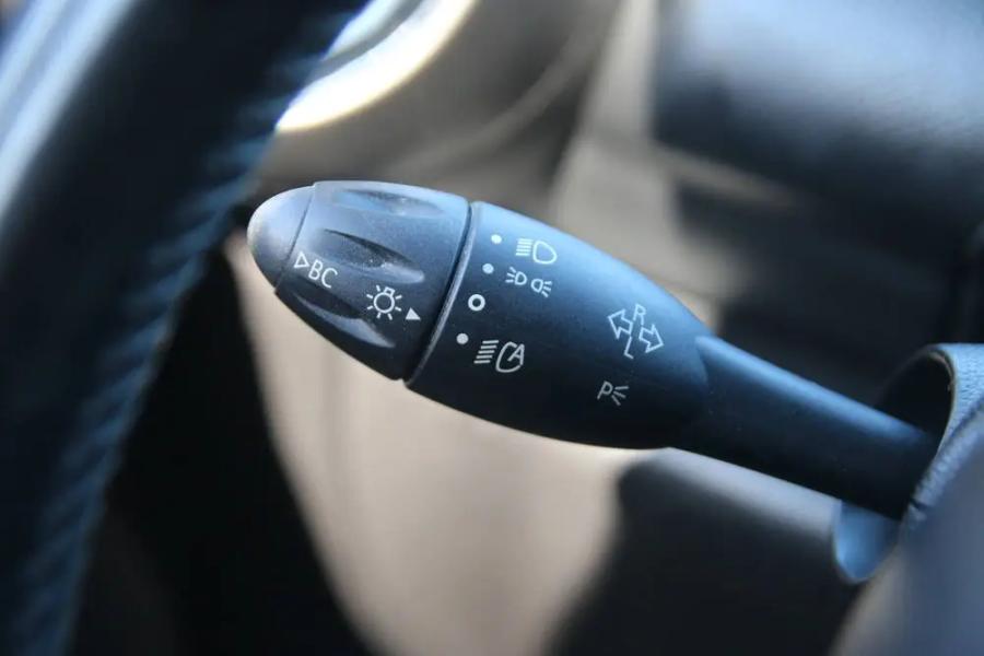Grey MINI Countryman 2010 in Riga, with an engine capacity of 1.60 L and mileage of 239 thousand km for 4990 €, photo 21 on AUTOMOTO.COM.LV