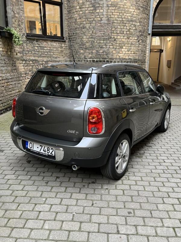 Grey MINI Countryman 2012 in Riga, with an engine capacity of 1.60 L and mileage of 228 thousand km for 5799 €, photo 5 on AUTOMOTO.COM.LV