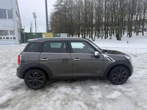 Grey MINI Countryman 2013 in Marijampole, with an engine capacity of 2.00 L and mileage of 227 thousand km for 6900 €, photo 5 on AUTOMOTO.COM.LV