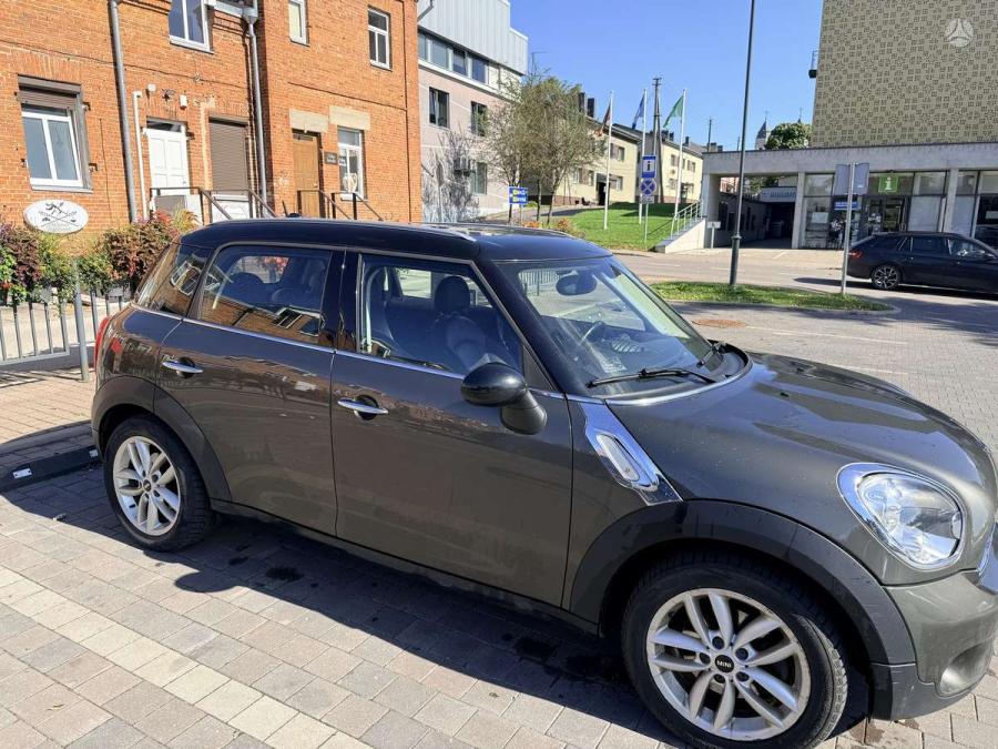 Grey MINI Countryman 2013 in Moletai, with an engine capacity of 1.60 L and mileage of 259 thousand km for 5000 €, photo 7 on AUTOMOTO.COM.LV